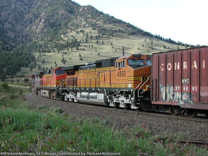 BNSF 4552